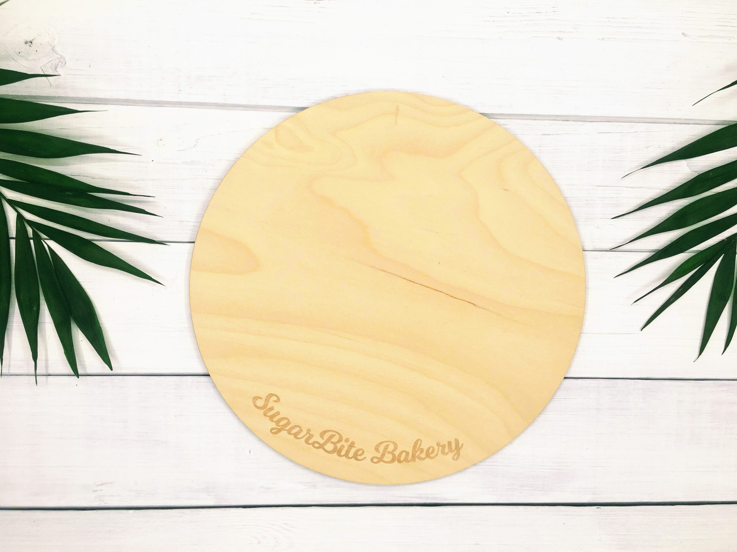 Medinis padėklas tortui su logotipu • Medinis Debesėlis