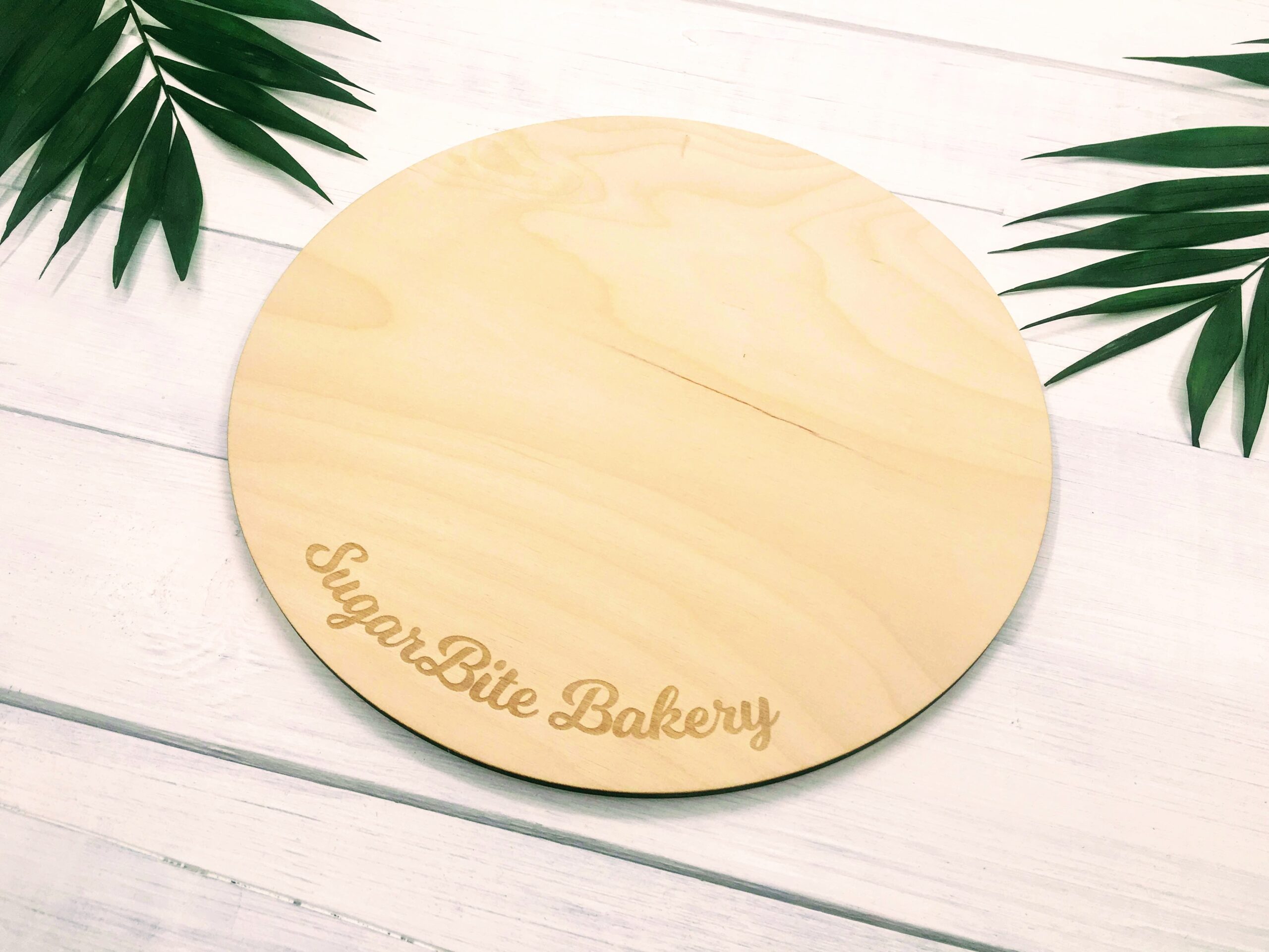 Medinis padėklas tortui su logotipu • Medinis Debesėlis