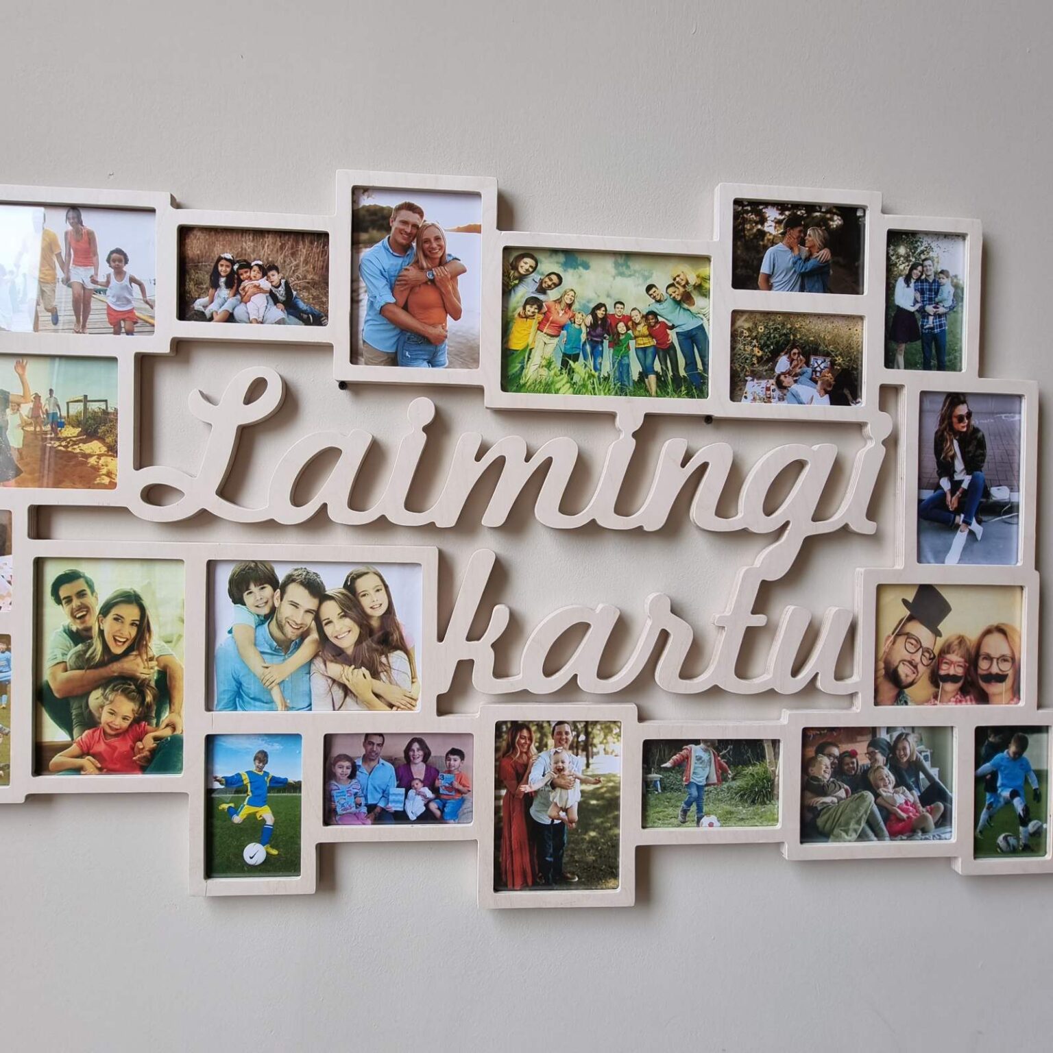 20 nuotraukų rėmelis su Jūsų užrašu • Medinis Debesėlis